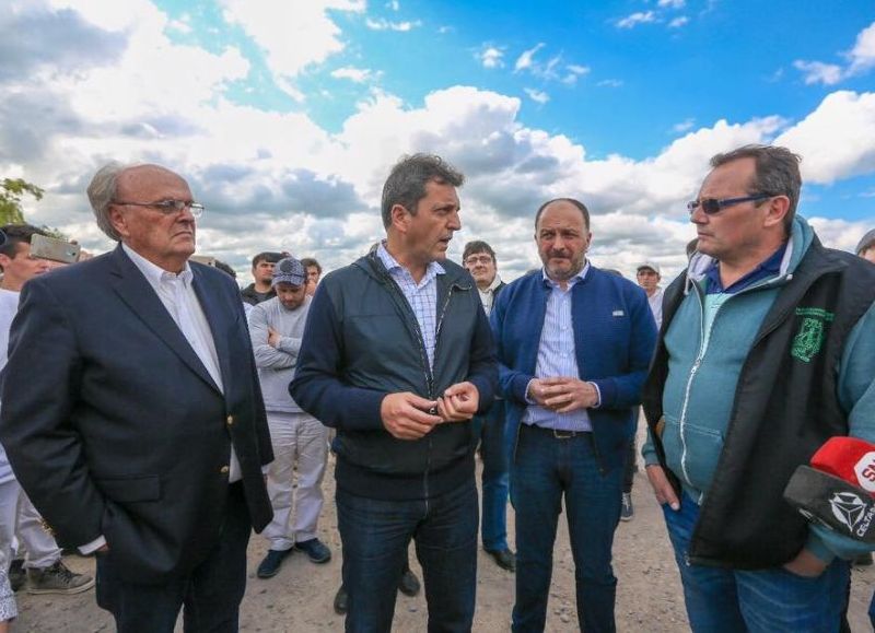 Sergio Massa y el diputado Garate dialogaron con los vecinos de Tres ...